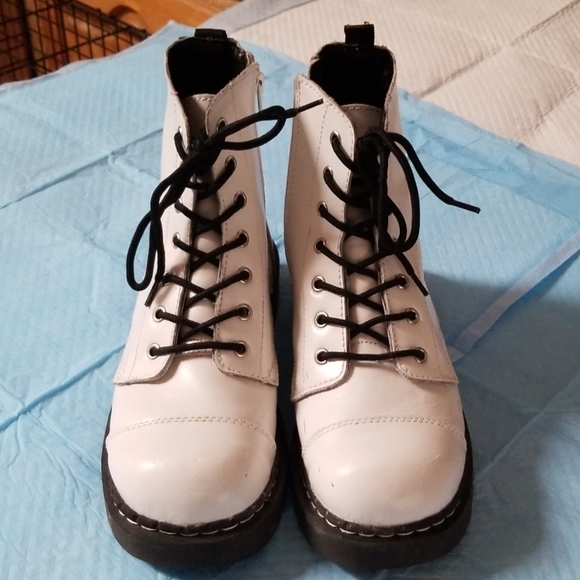 T.U.K | Shoes | Tuk White Womens Leather 7 Eyelet Boots | Poshmark
